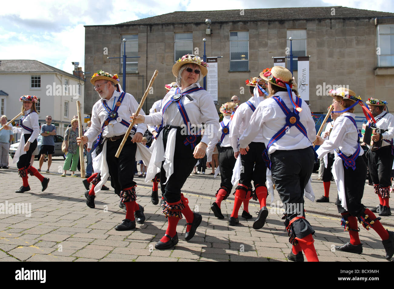 Morris dancing tradition hi-res stock photography and images - Alamy