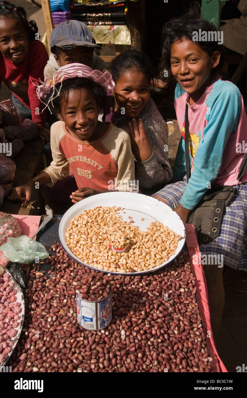 Vendor selling peanuts hi-res stock photography and images - Alamy