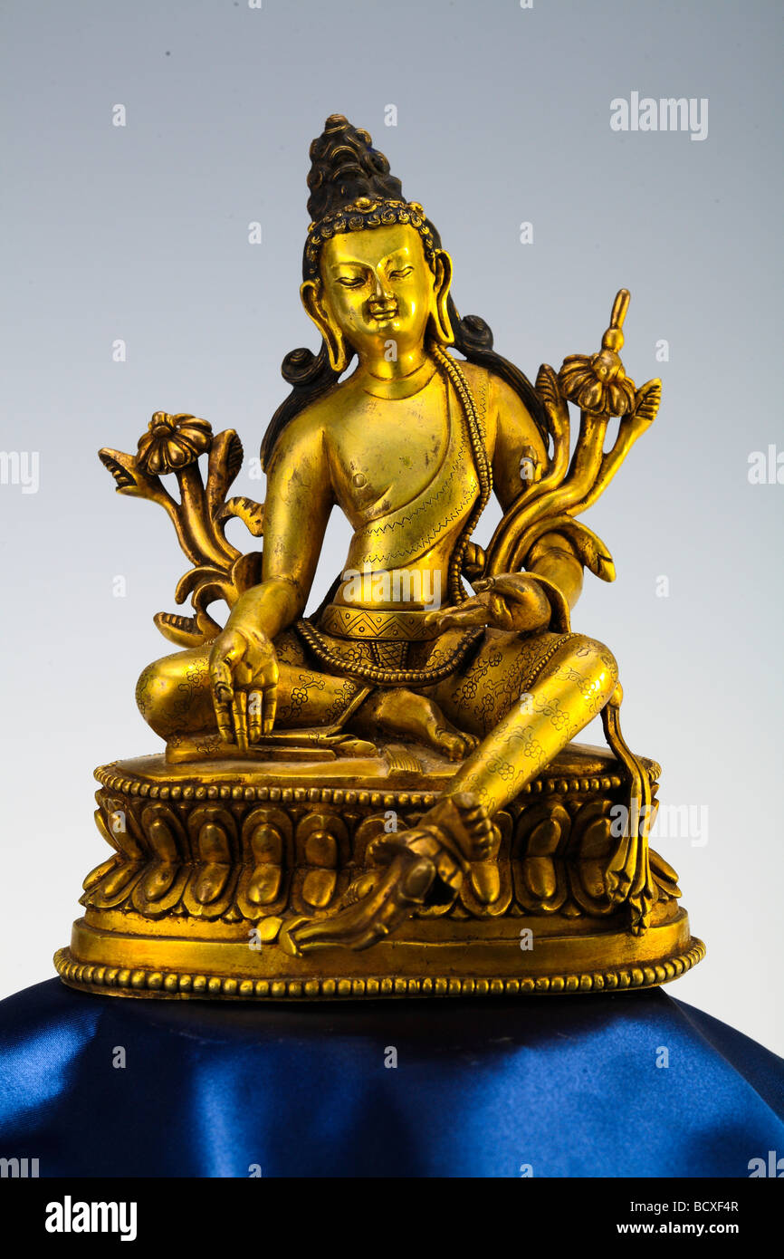 Chinese statue ancient still life hi-res stock photography and images ...