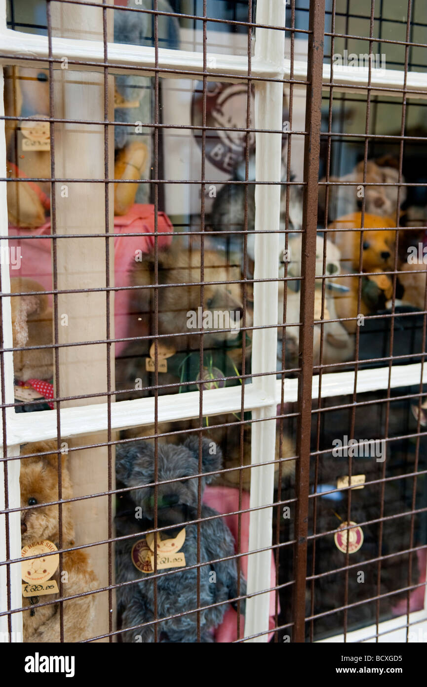 Child looking toy shop window hi-res stock photography and images - Alamy