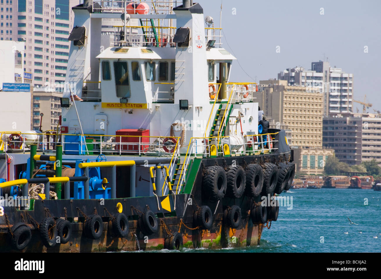 Merchandise boat traversing the Creek of Dubai Stock Photo - Alamy