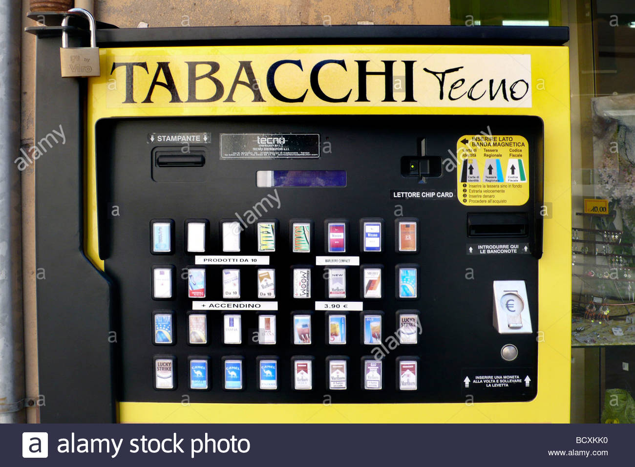 Cigarette Vending Machines High Resolution Stock Photography and Images ...
