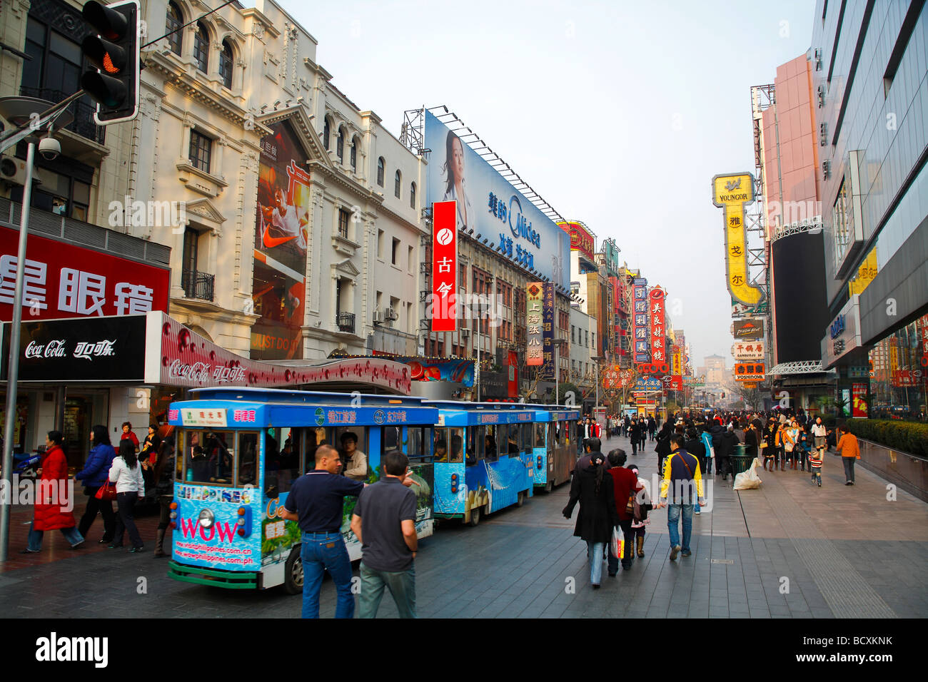 Nanjing road shanghai hi-res stock photography and images - Alamy