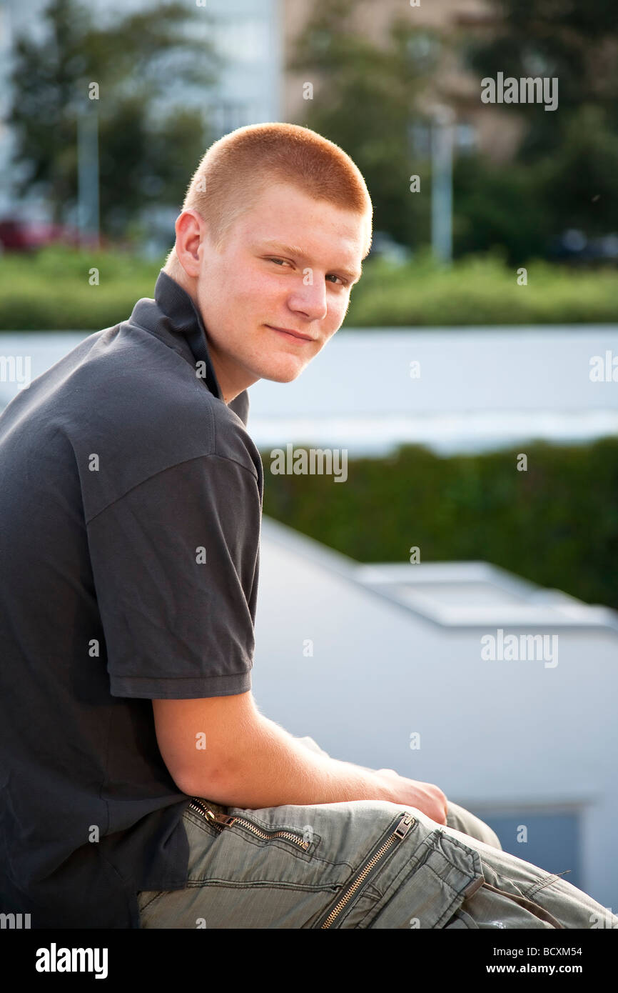 Camera looking down hi-res stock photography and images - Alamy