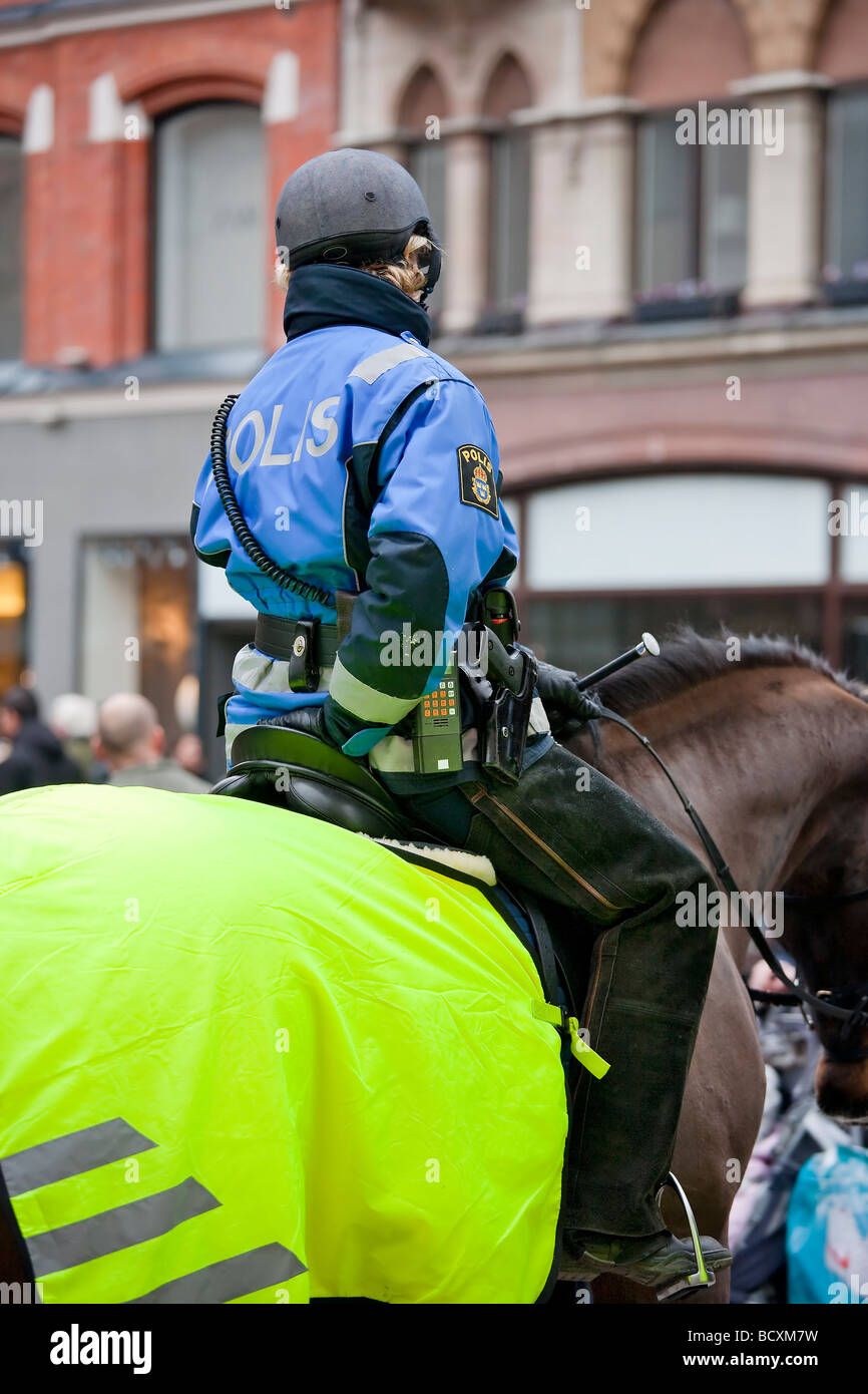 Riot police on horseback hi-res stock photography and images - Alamy
