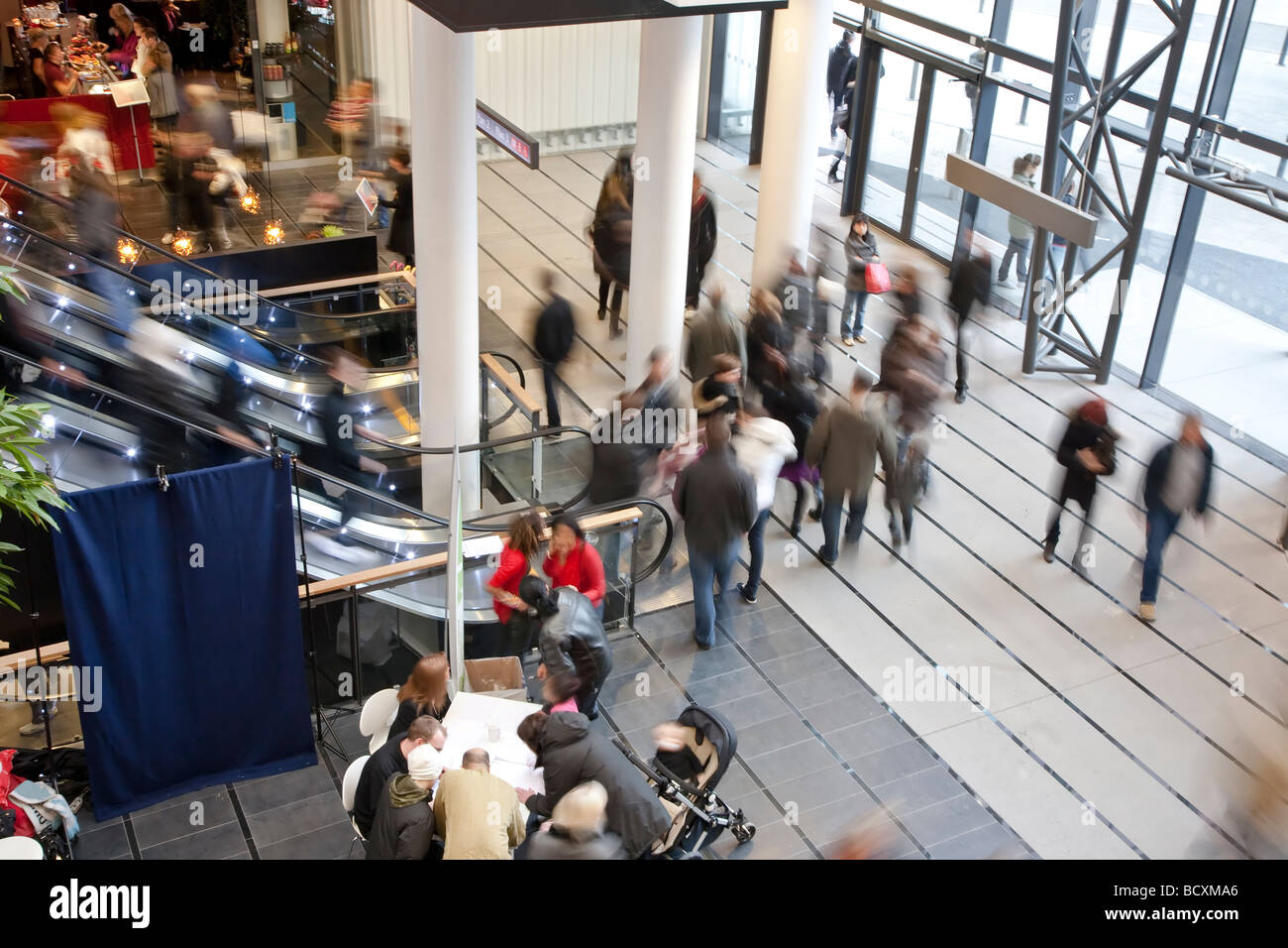 people in entrance of shopping centre Stock Photo - Alamy