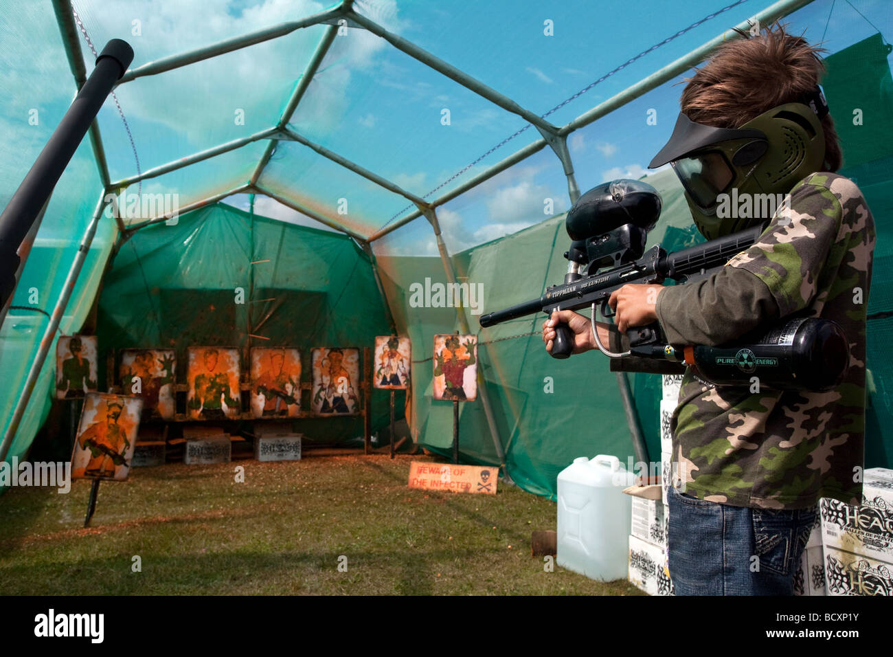 Pellet gun hi-res stock photography and images - Alamy