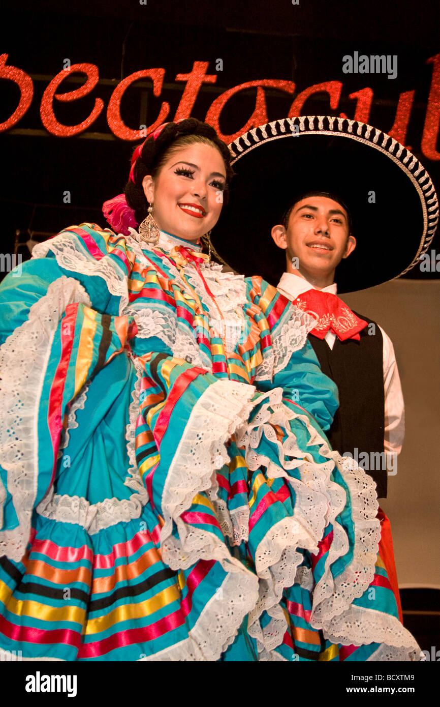 Dancers at Viva Mexico performance of Spectaculare, a dance and culture ...