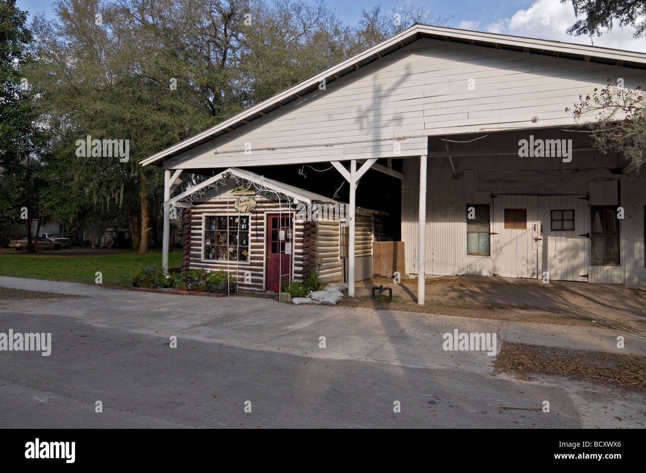 Gallery Under the Oaks features local artists and the Micanopy Chamber ...