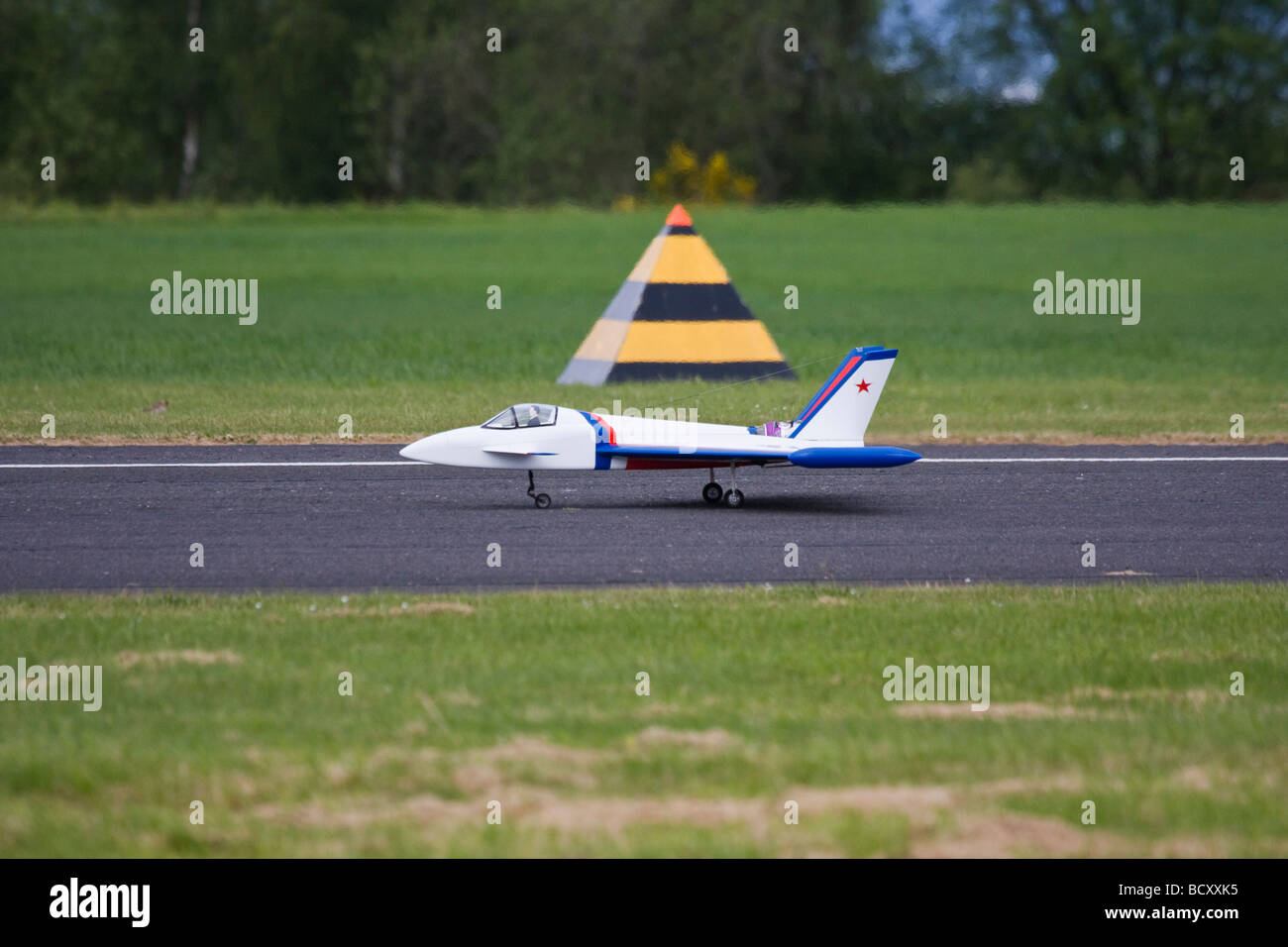 Runway model hi-res stock photography and images - Alamy