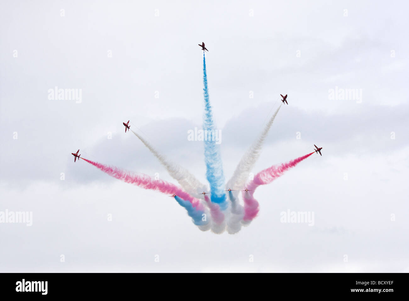 RAF Red Arrows display team breaking formation - Perth Airport Scotland ...
