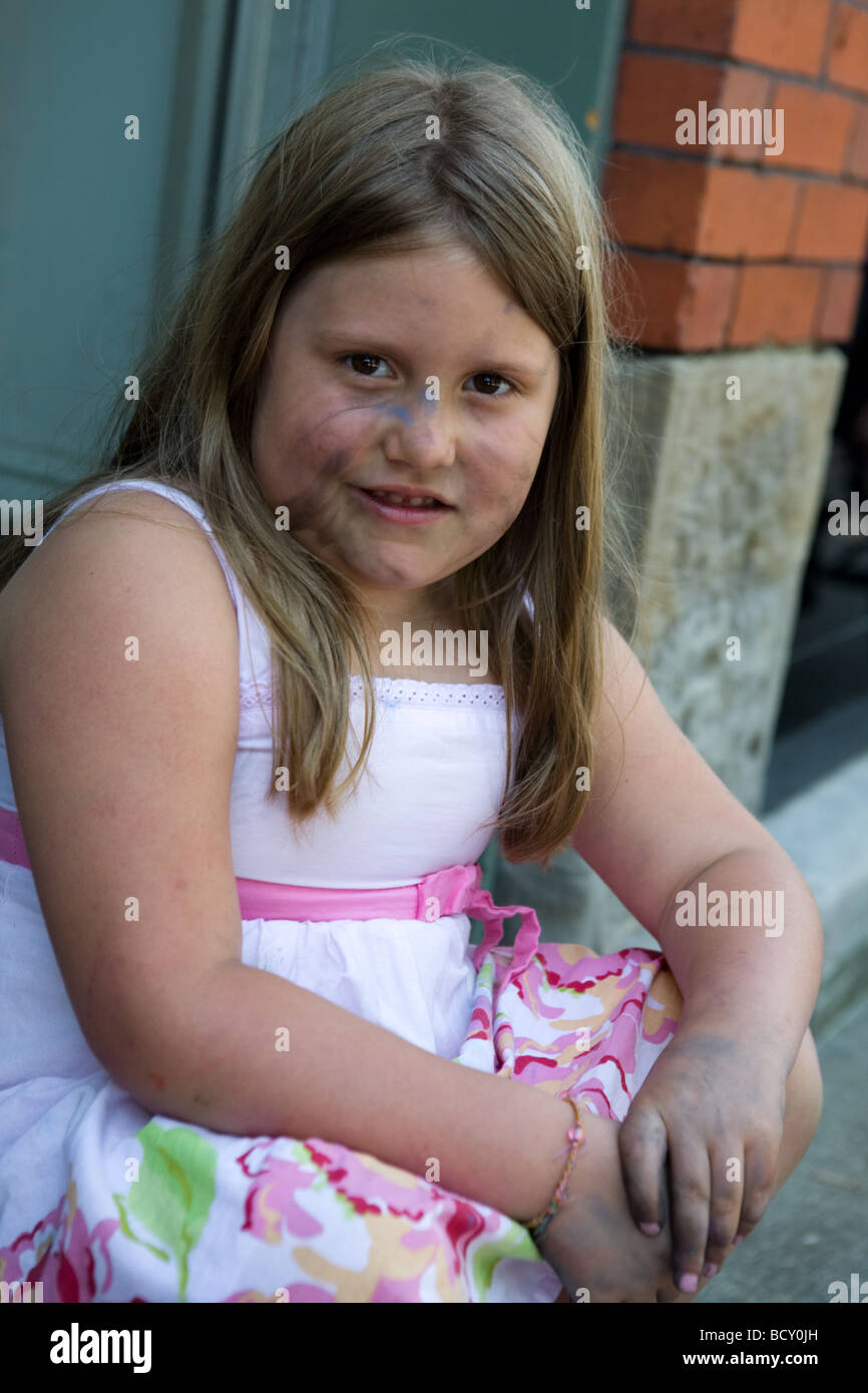 Kids with chalk on sidewalk hi-res stock photography and images - Alamy