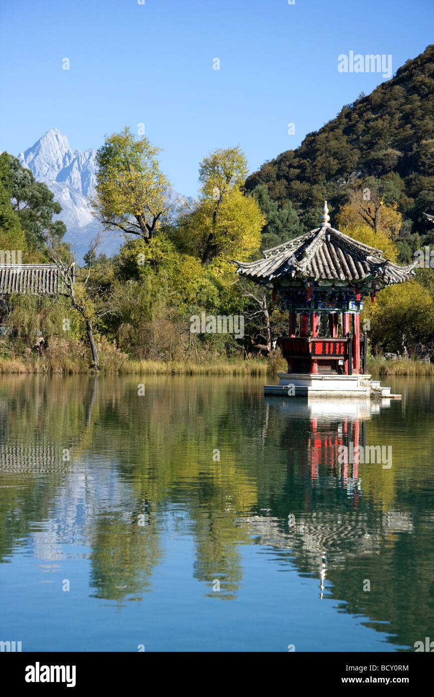 Pagoda inside Lijiang's Black Dragon Pool park China Stock Photo - Alamy