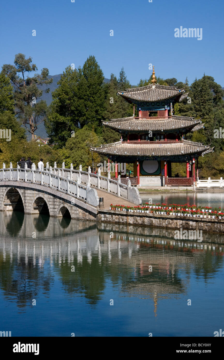 Marble bridge lijiang hi-res stock photography and images - Alamy