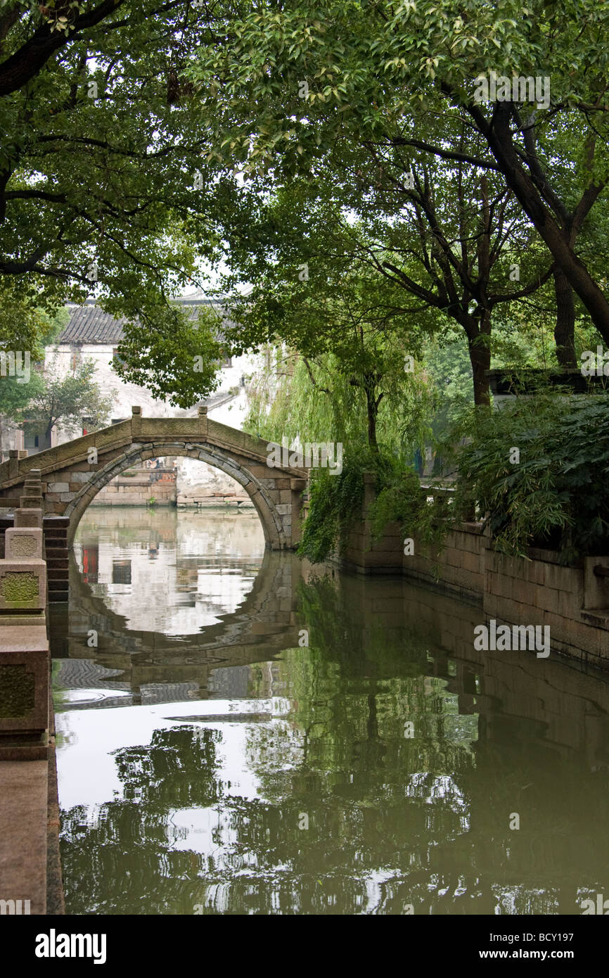 Old bridge in Tongli China Stock Photo - Alamy