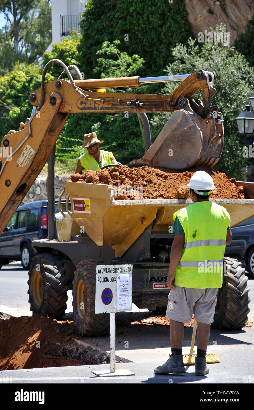 Road workmen hi-res stock photography and images - Alamy