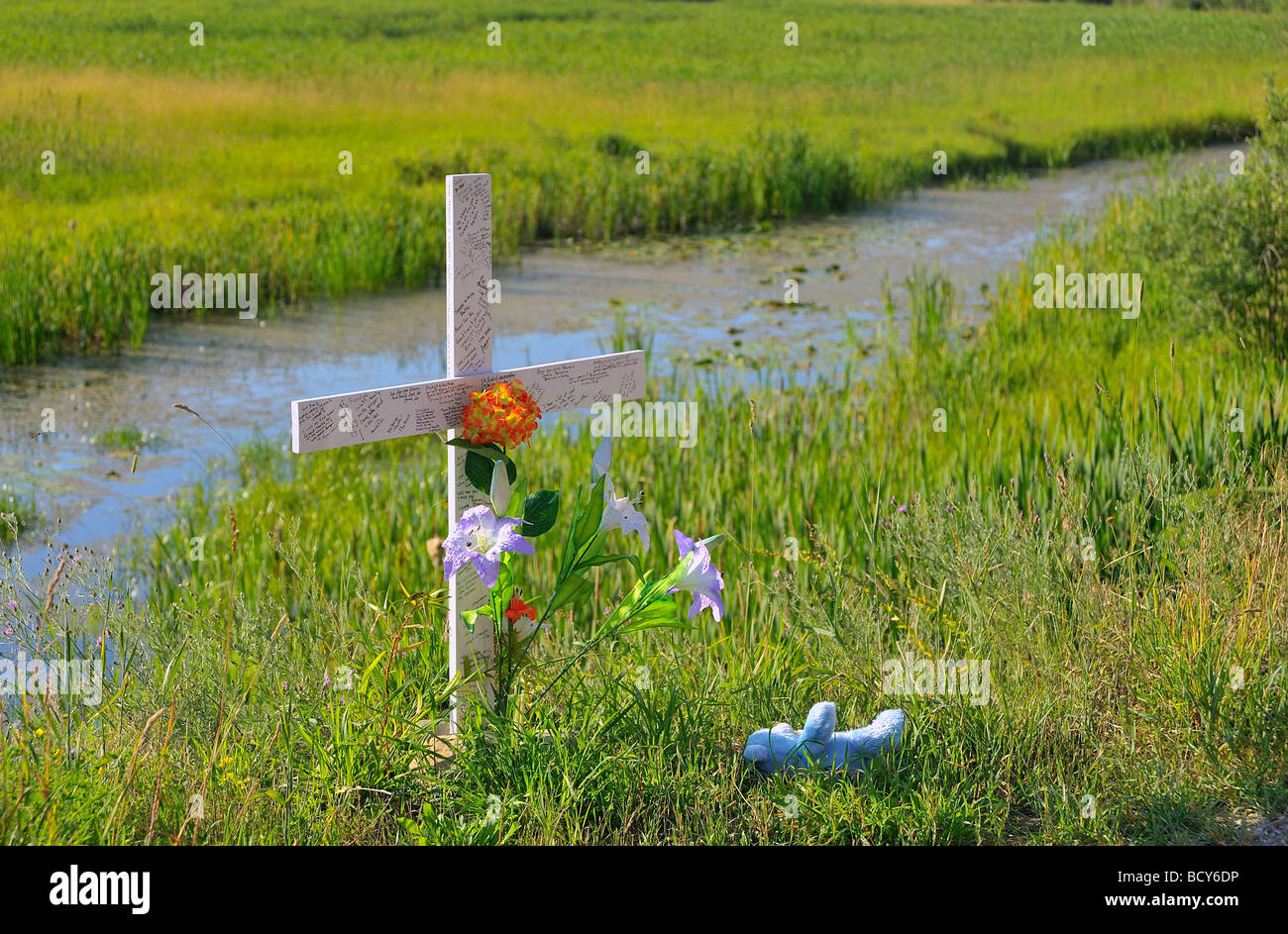 A roadside memorial Stock Photo - Alamy