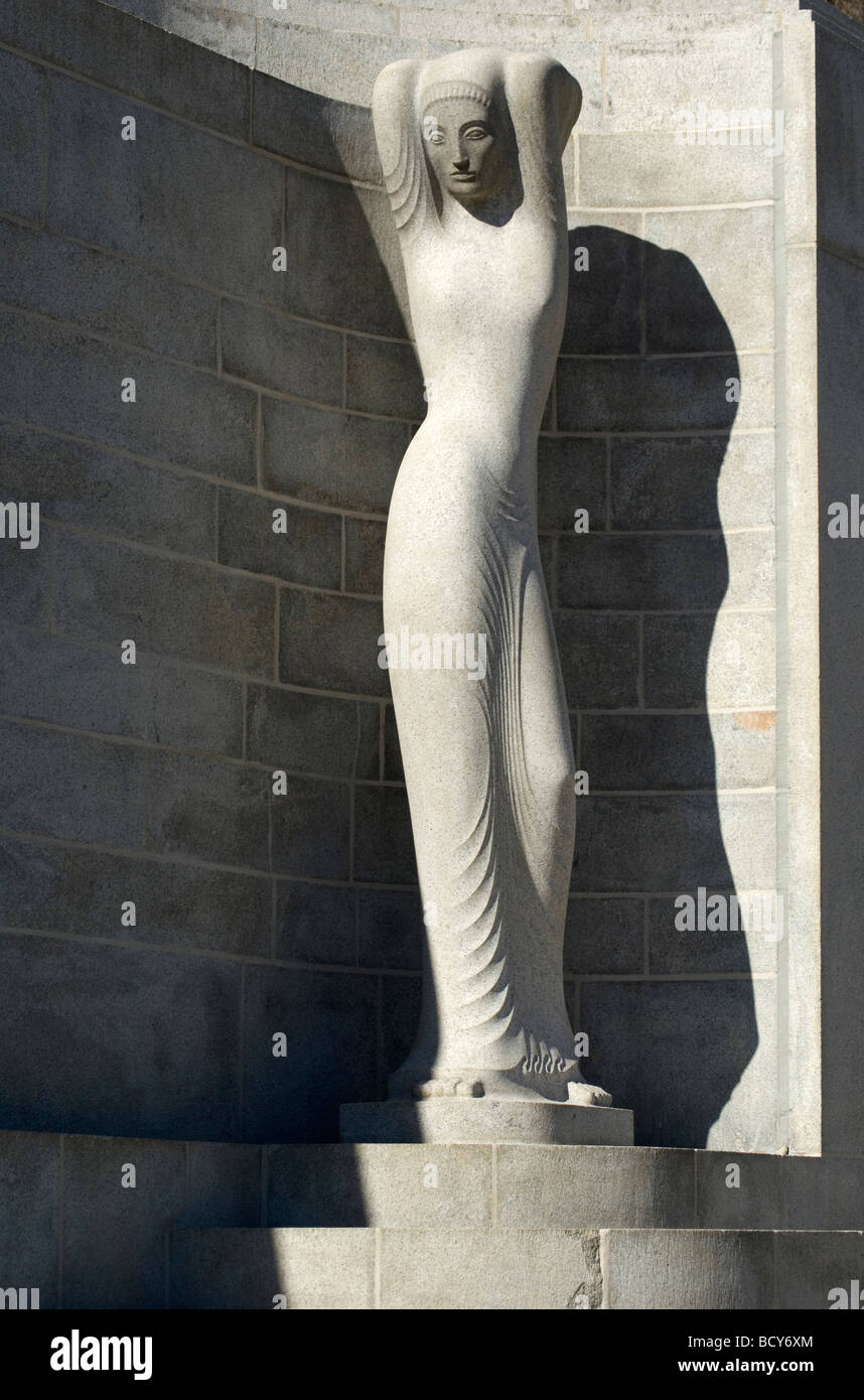 Art deco statue hi-res stock photography and images - Alamy