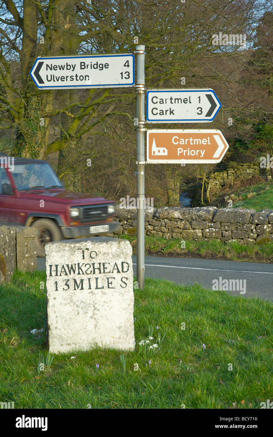 Old road signs hi-res stock photography and images - Alamy