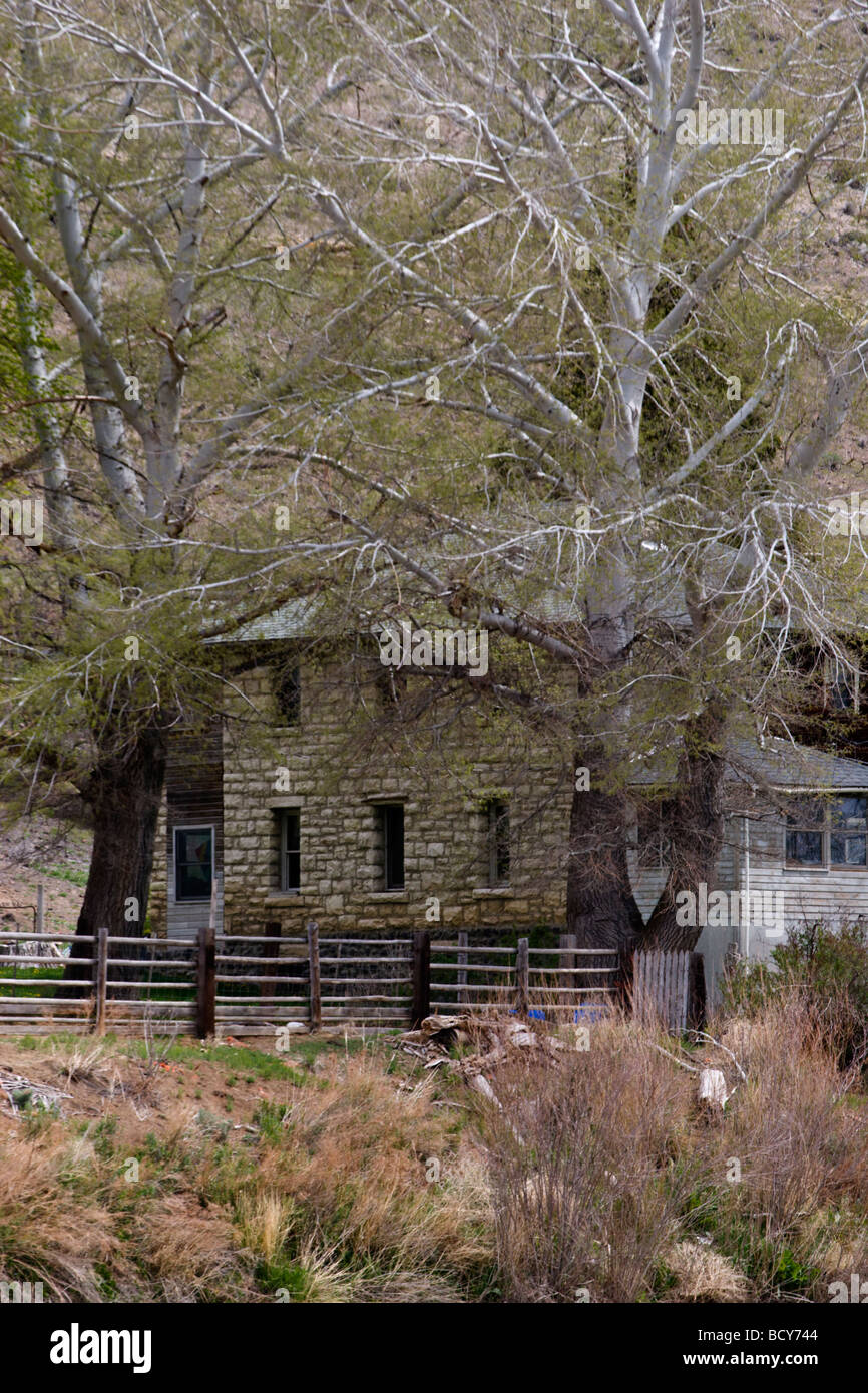 Stone ranch house hi-res stock photography and images - Alamy
