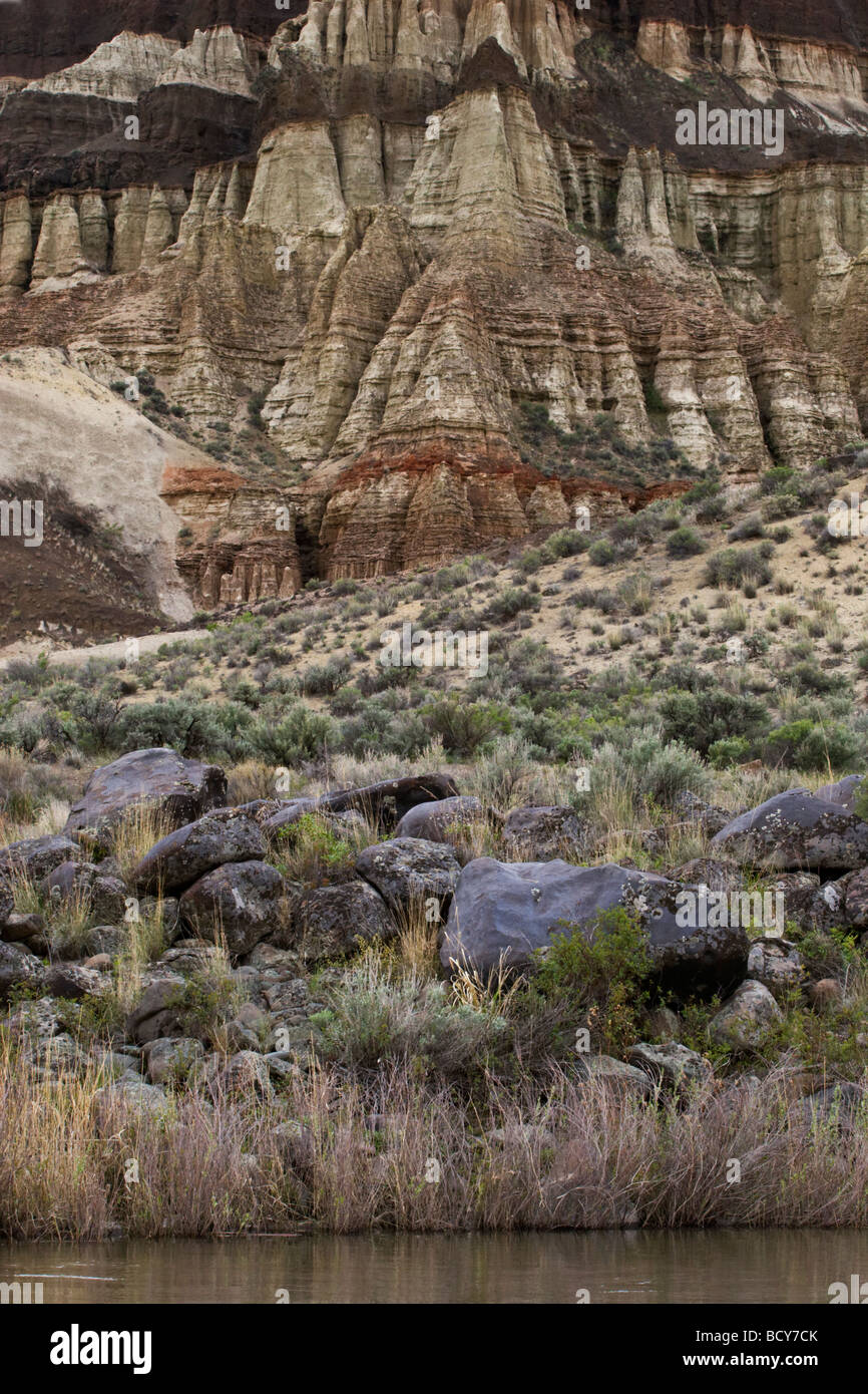 SEDIMENTARY ROCK FORMATIONS and chaparral along the banks of the wild ...