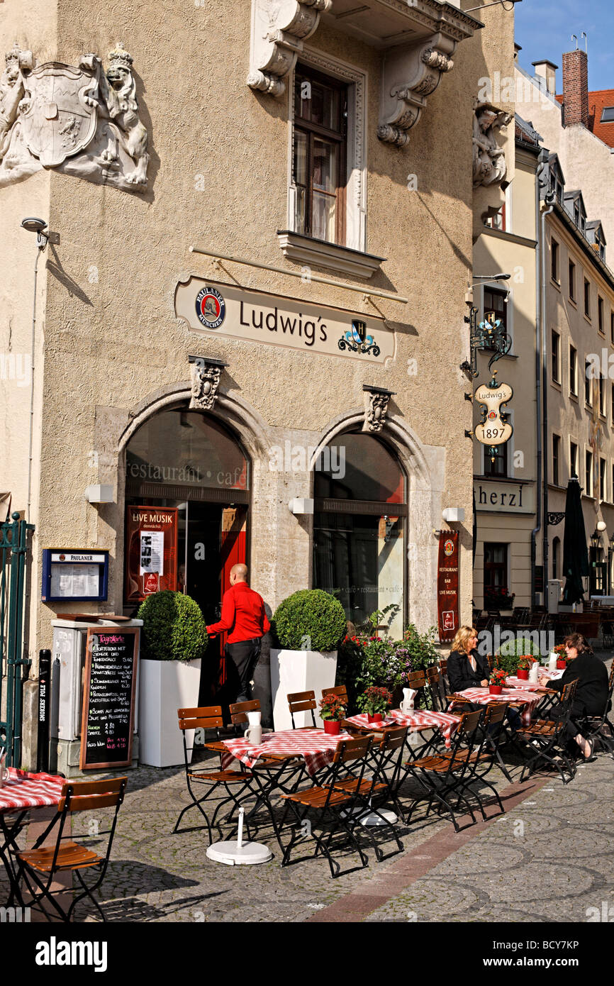 Table Setting Outside the Ludwigs Restaurant Munich Germany Stock Photo ...