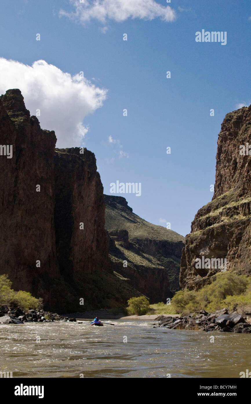 RAFTING down the wild and scenic OWYHEE RIVER gorge EASTERN OREGON ...