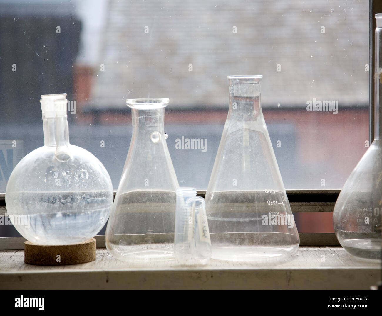 Funnel beakers hi-res stock photography and images - Alamy