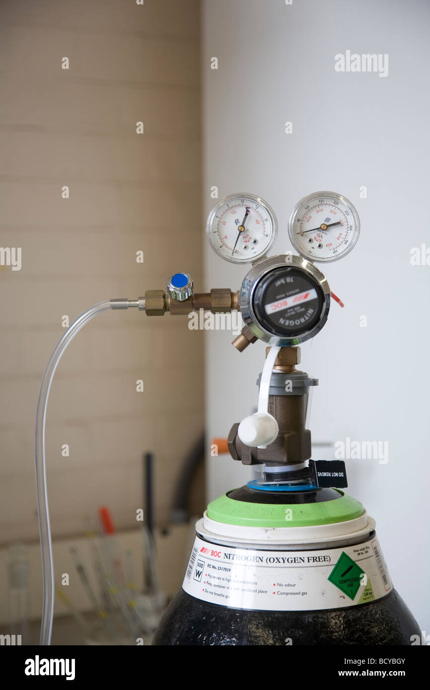 Liquid nitrogen tank hi-res stock photography and images - Alamy