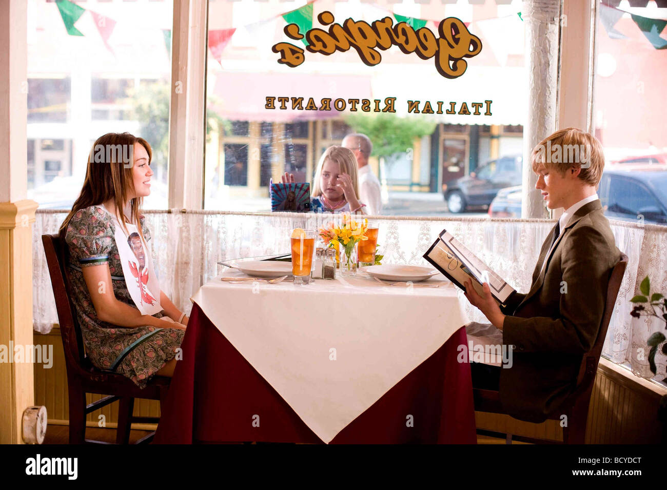 Hannah Montana: The Movie Année : 2009 Director : Peter Chelsom Miley ...