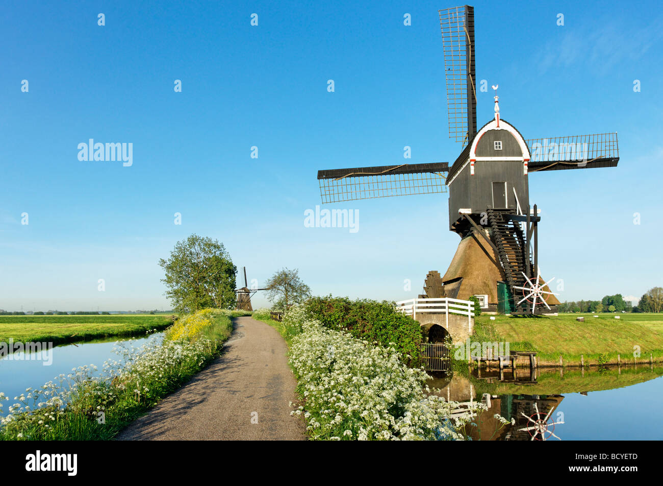 The Kleine Windmill, Streefkerk, South Holland, Netherlands Stock Photo ...