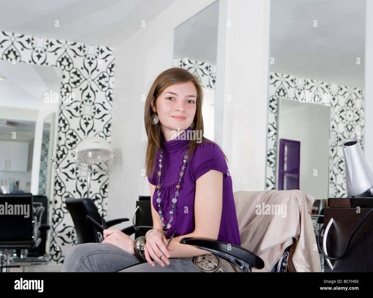 Portrait female hairdresser Stock Photo - Alamy