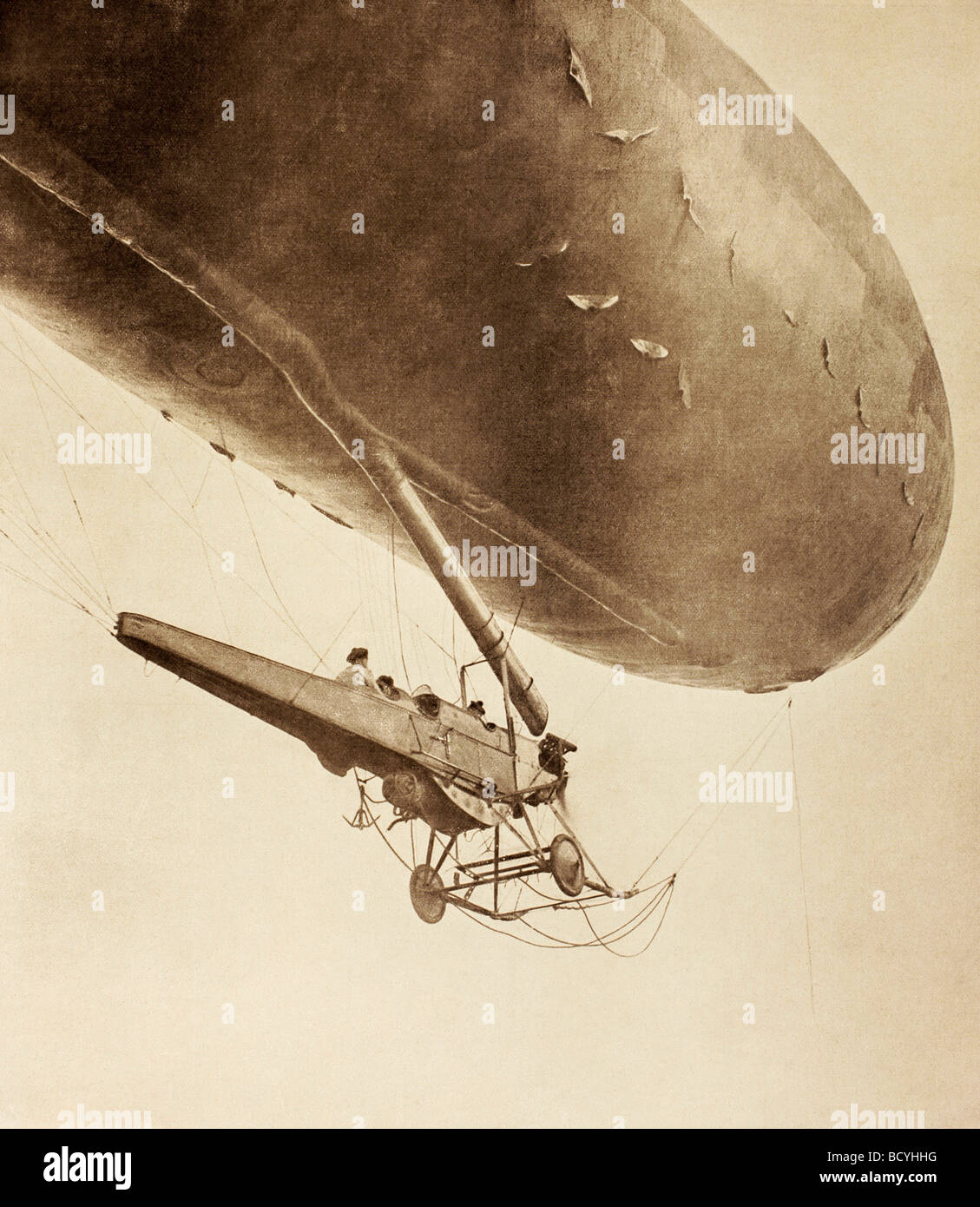 World war i dirigible hi-res stock photography and images - Alamy
