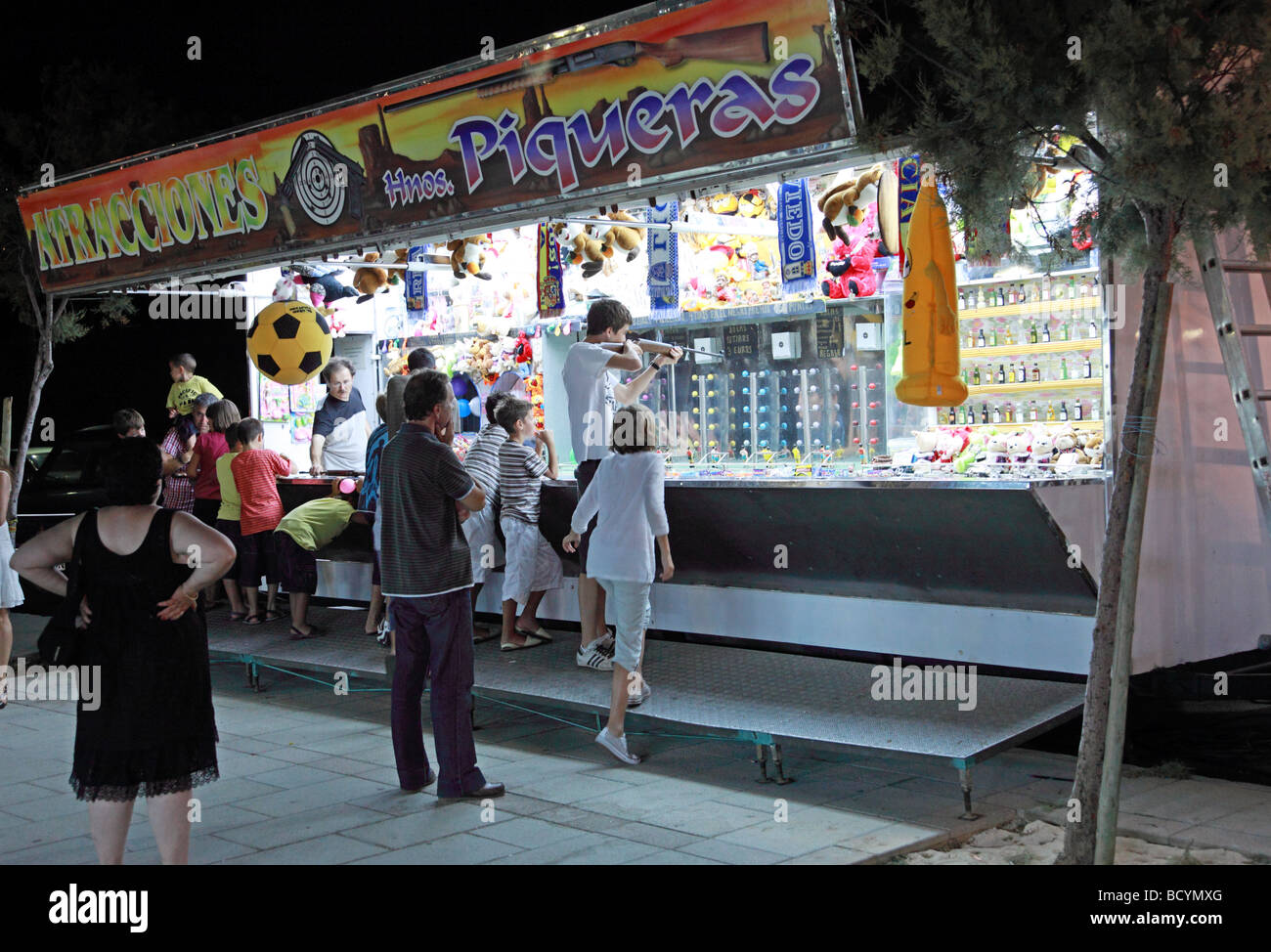 Shooting range funfair hi-res stock photography and images - Alamy