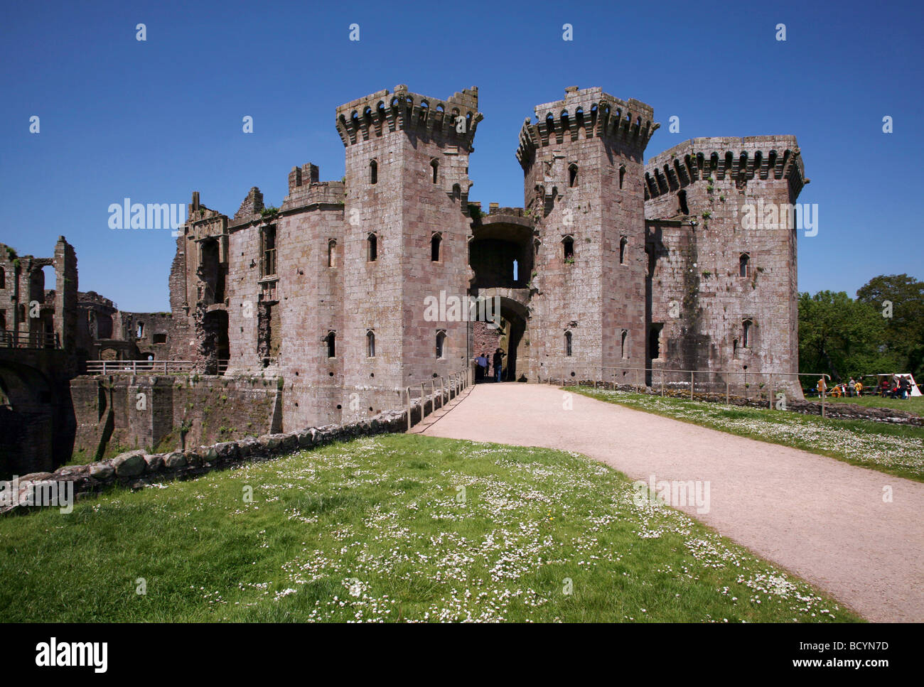 Raglan castle hi-res stock photography and images - Alamy