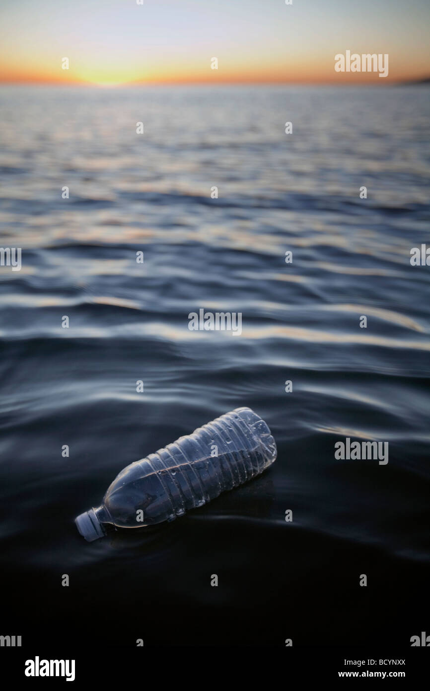 Plastic bottles ocean hi-res stock photography and images - Alamy