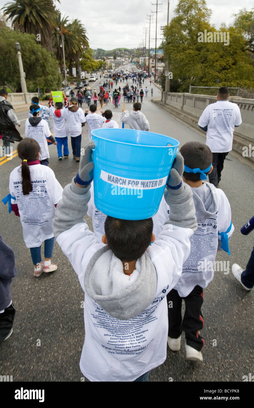 Drinking bottled water los angeles hi-res stock photography and images ...