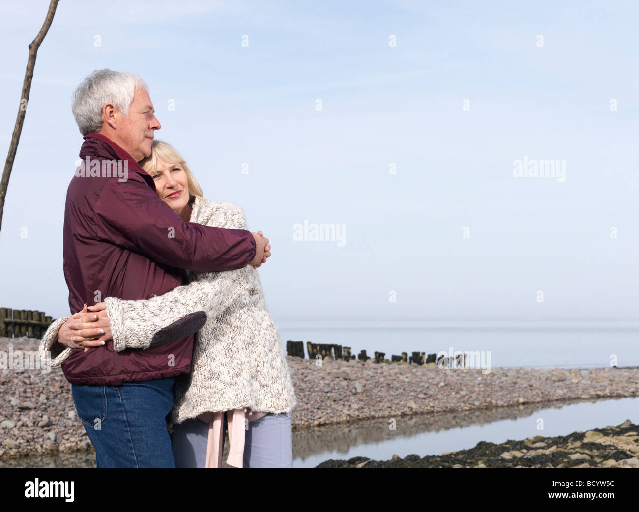 Couple hugging on shoreline hi-res stock photography and images - Alamy