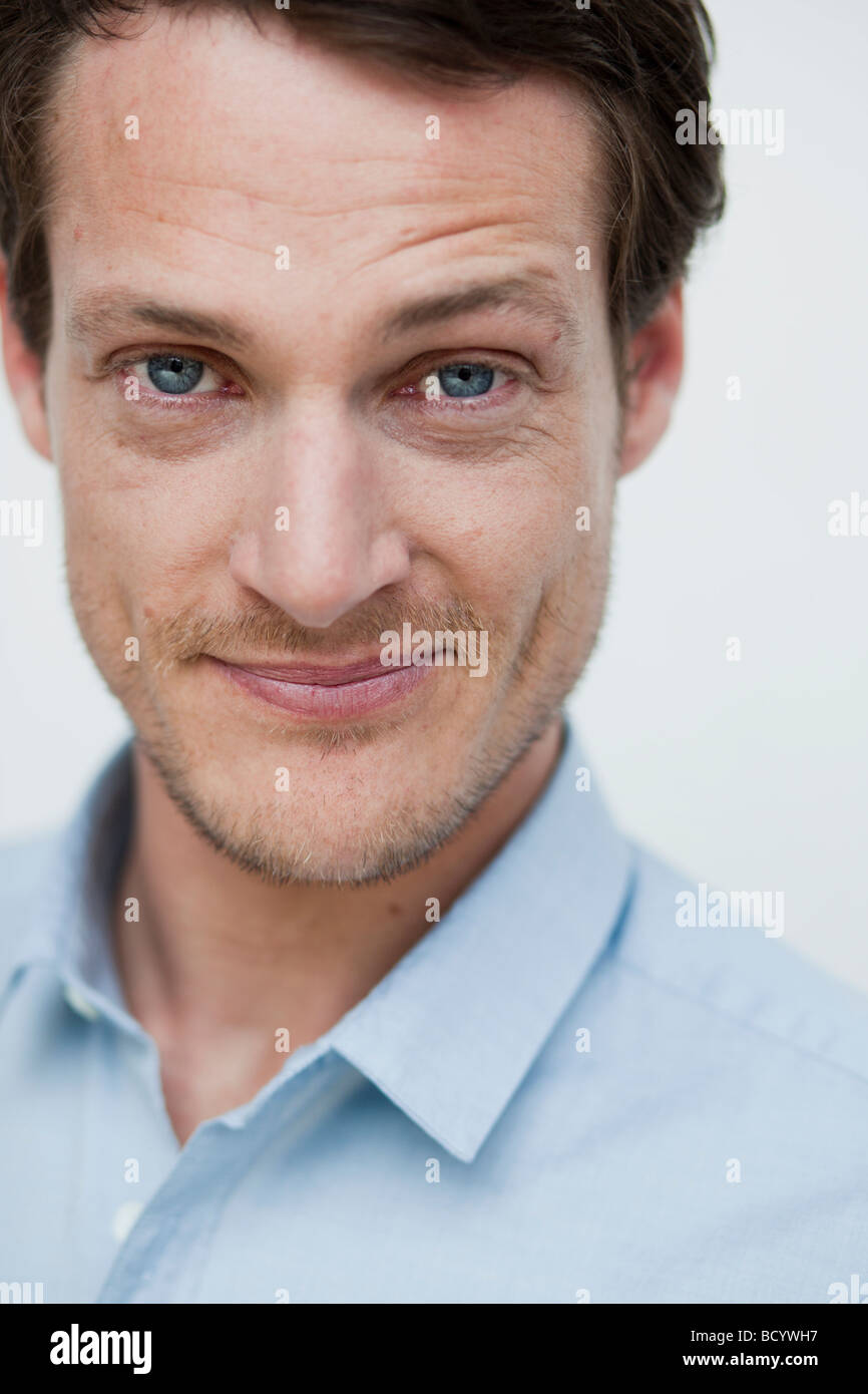 man looking at viewer Stock Photo - Alamy