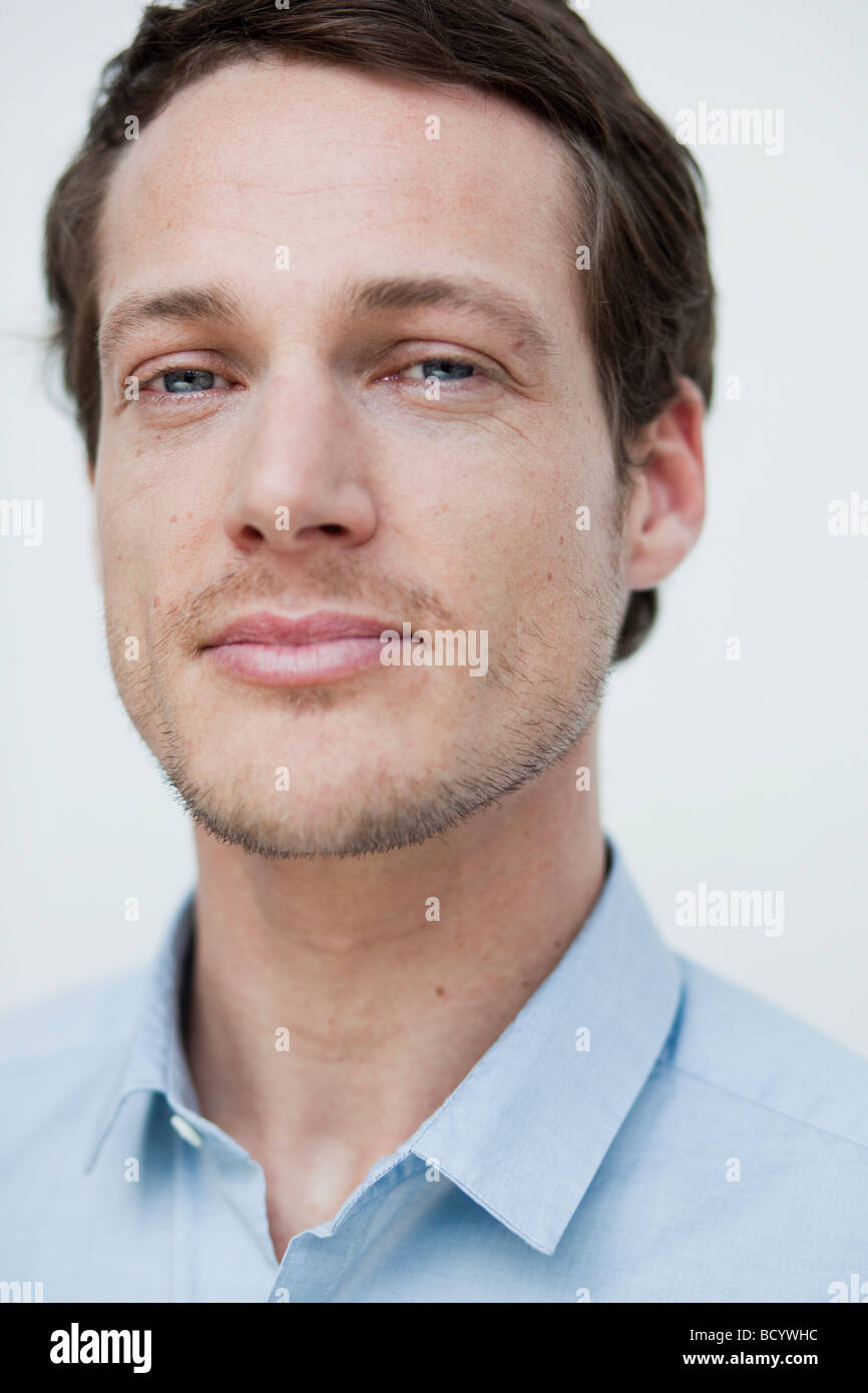 man looking at viewer Stock Photo - Alamy