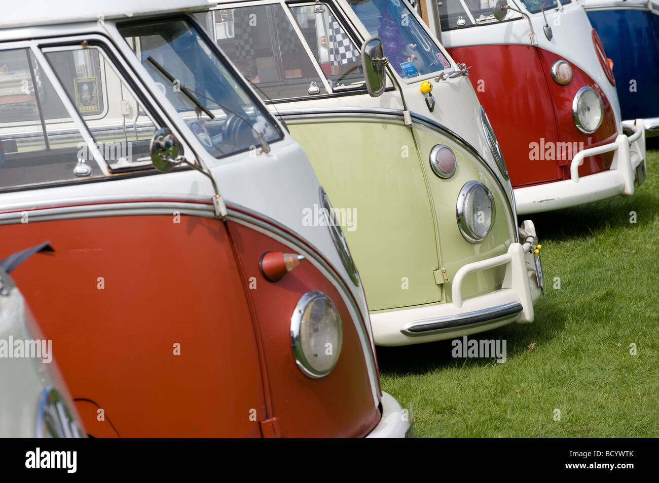 Old camper vans hi-res stock photography and images - Alamy