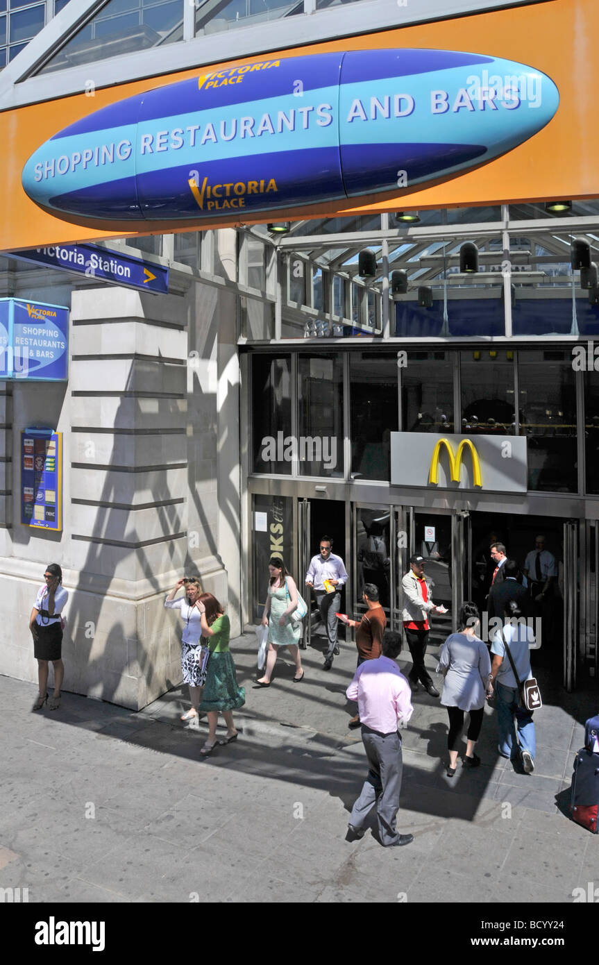 Victoria station restaurant hi-res stock photography and images - Alamy