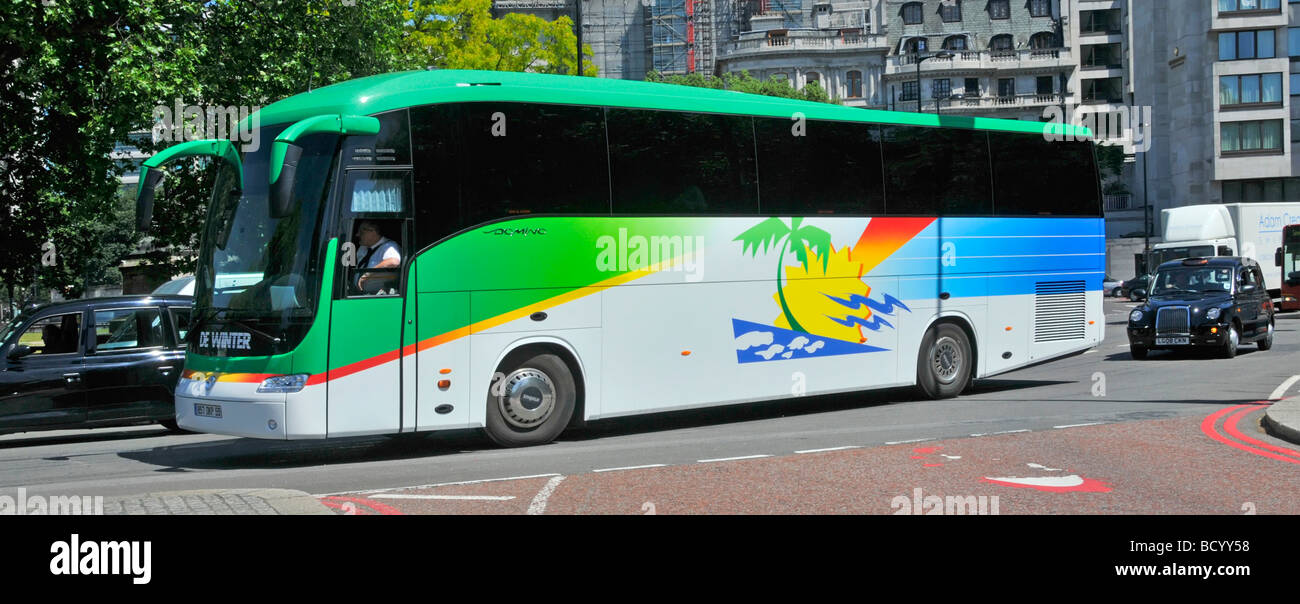 Coaches drive hi-res stock photography and images - Alamy