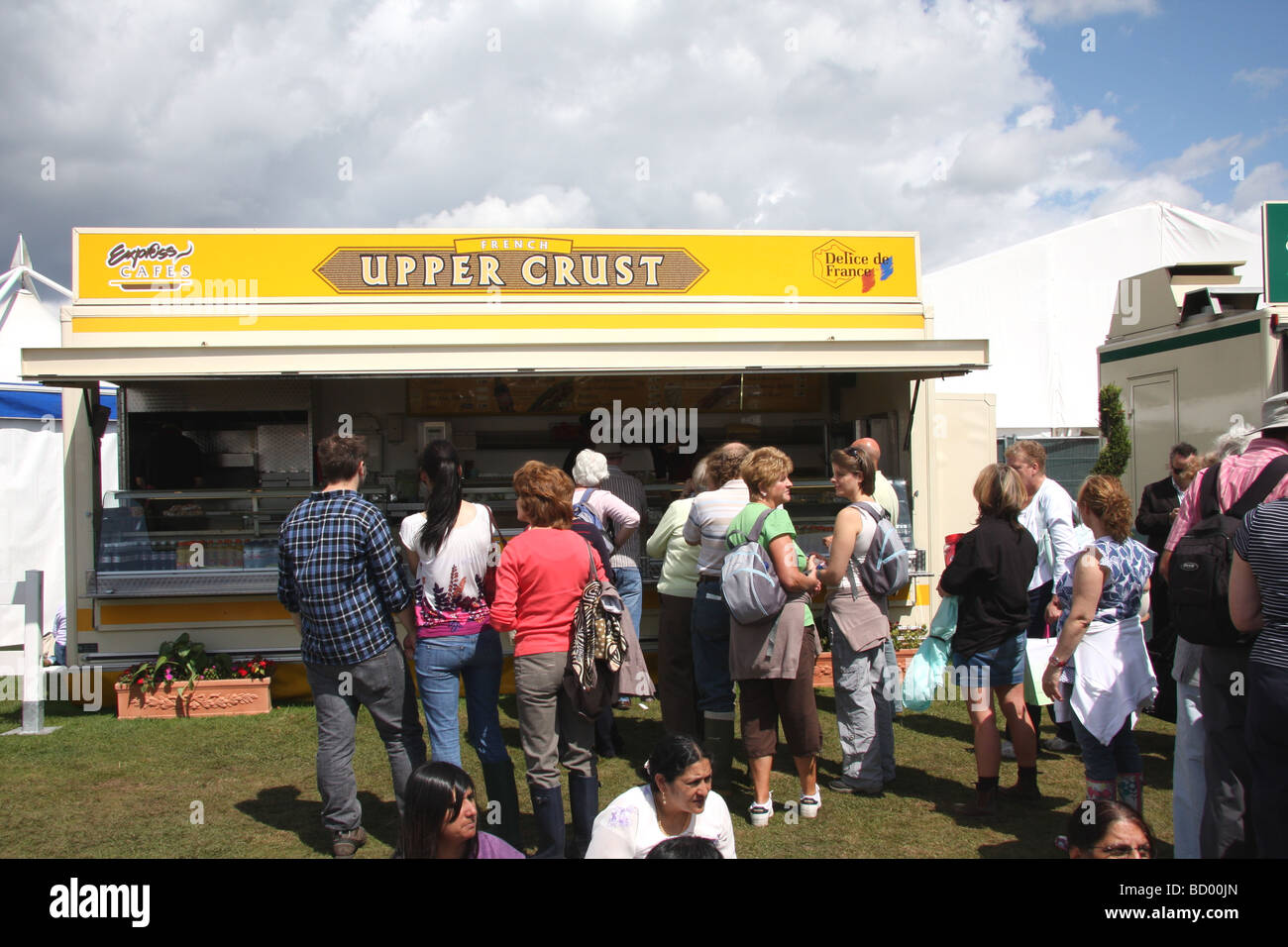 People queuing for food hi-res stock photography and images - Alamy