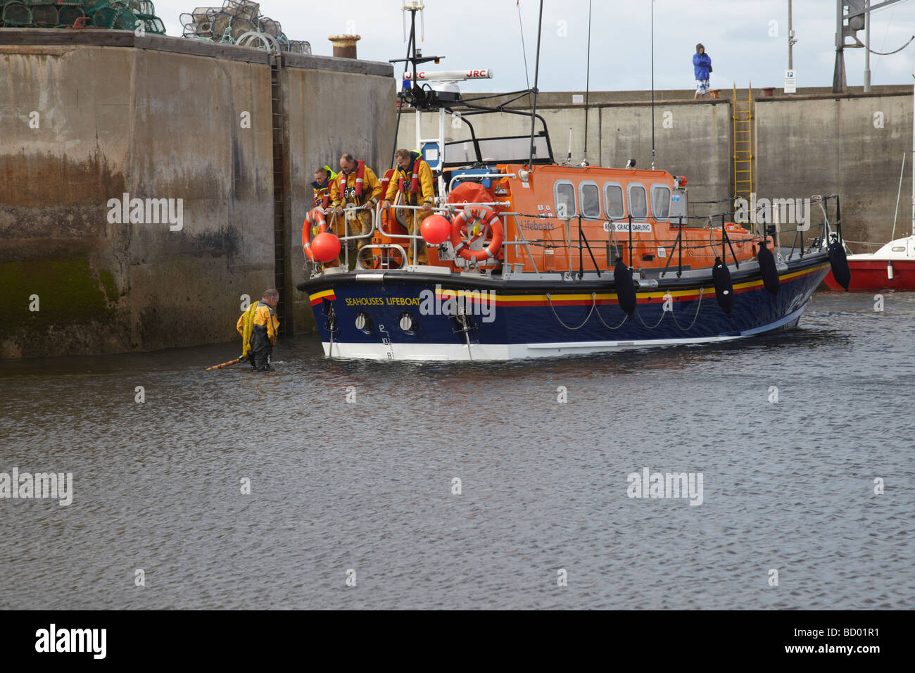 Lifeboat seahouses harbour boats High Resolution Stock Photography and ...