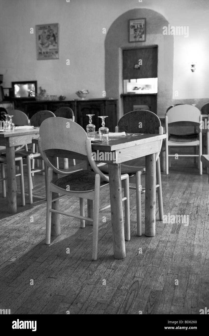 French cafe black and white hi-res stock photography and images - Alamy