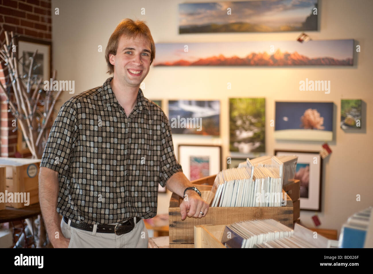 Gallery owner employee hi-res stock photography and images - Alamy