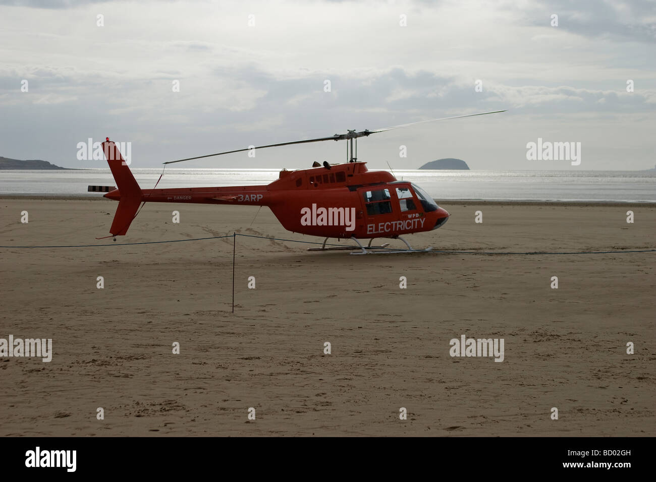 Helicopter on beach hi-res stock photography and images - Alamy