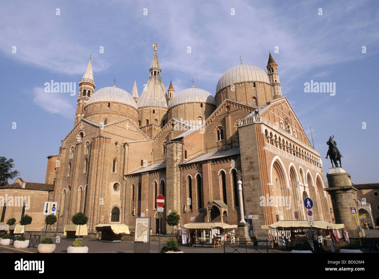 Basilica of saint antony of padua hi-res stock photography and images ...