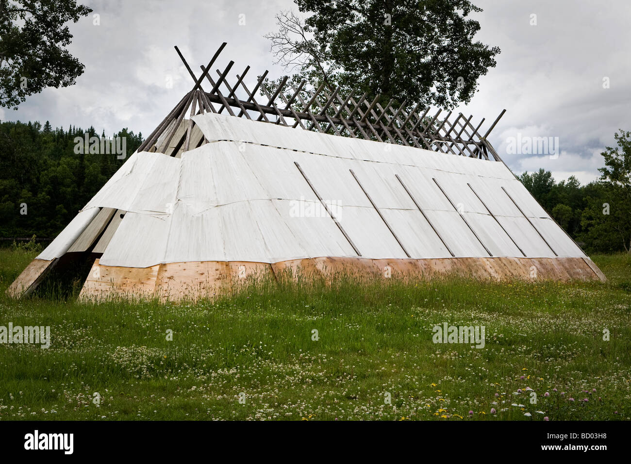 Native canadian longhouse hi-res stock photography and images - Alamy